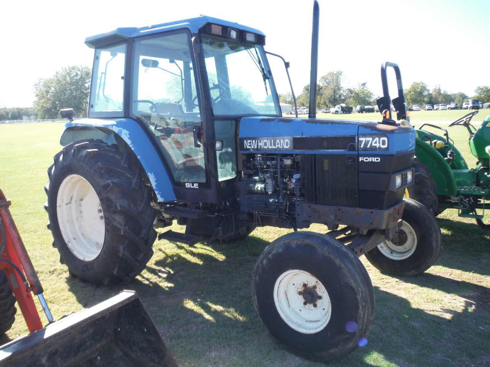 New Holland 7740 Tractor, s/n 02489B:2wd, Encl. Cab, Meter Shows 7041 hrs
